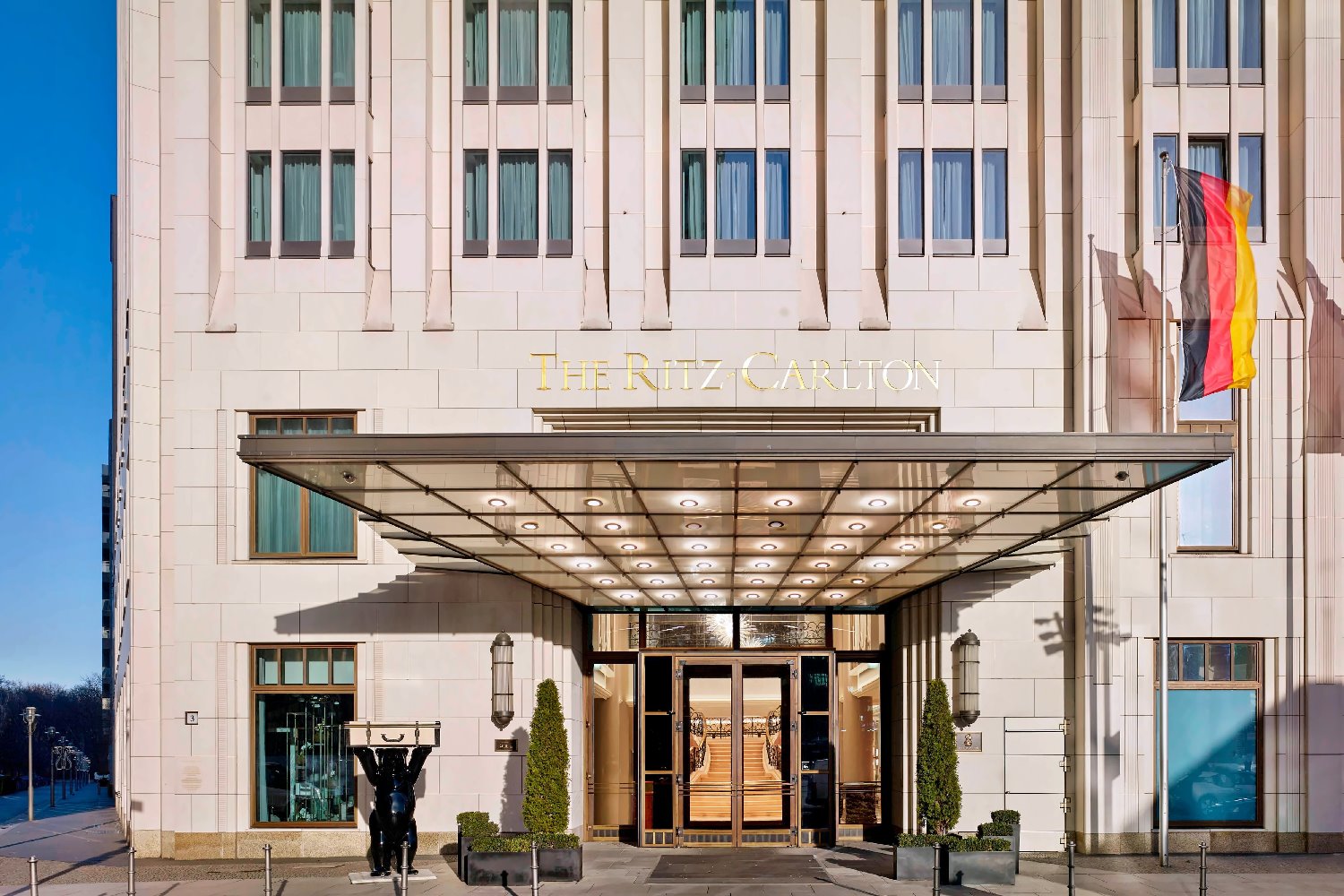 A Splendid Journey: The Ritz Carlton Story - Luxurious hotels ...