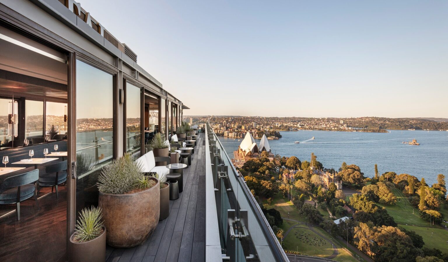 The Best Hotels with a View of the Sydney Harbour Bridge - Luxurious ...